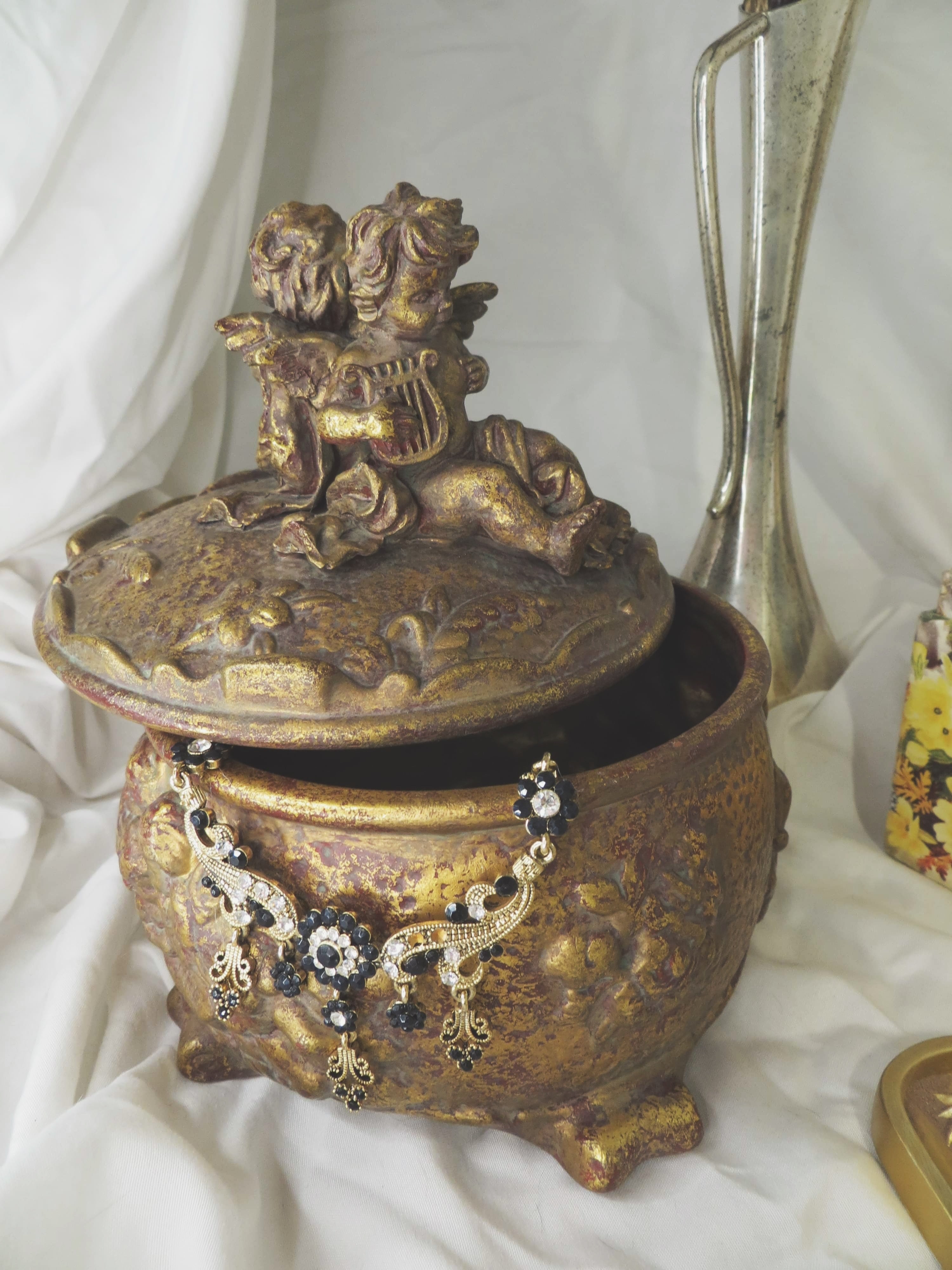 Angel Top Container – Thrifty Witch Collective